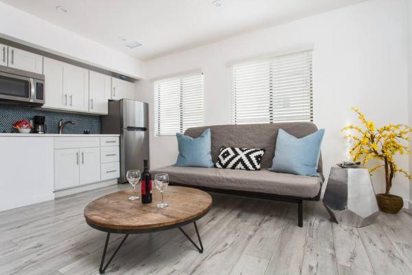Sunny 1 Bedroom In The Heart Of Venice Beach - #3 - Los Angeles, CA