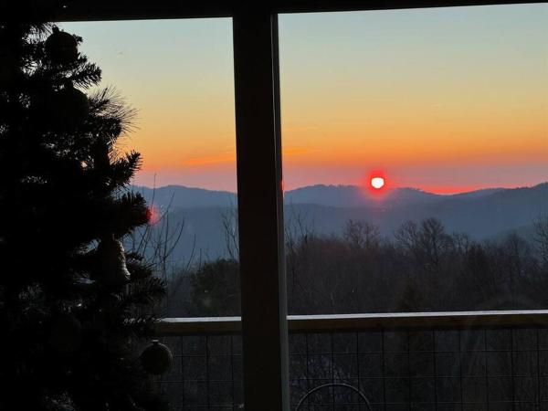 1mmview-2kings-hottub-pooltable-arcade-waterfall - Boone, NC