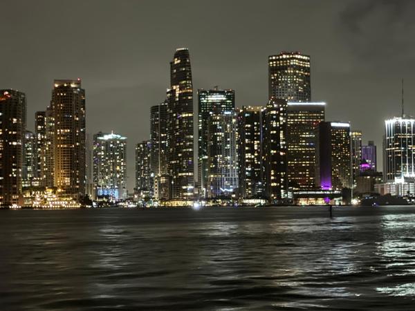 High Rise Brickell Modern Studio - Miami, FL