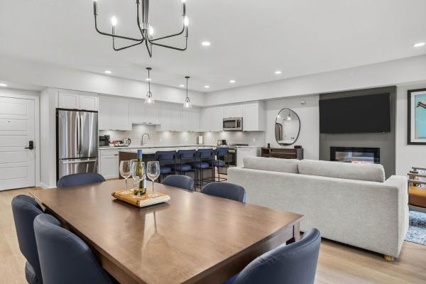 Perfect 3 Bed-2 Bath Top Floor Hot Tub Heated Pool Gym - Canmore