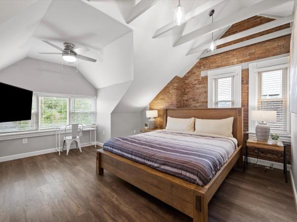 Oakland, Pittsburgh !F Unique And Stylish Private Bedroom With Private Bathroom - Forest Hills, PA