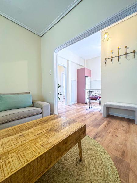 Cityscape Residence With A Patio - Волос