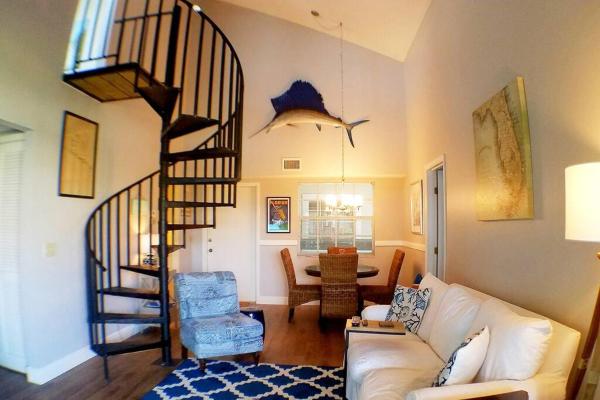Lexi's Beach Loft - New Smyrna Beach, FL