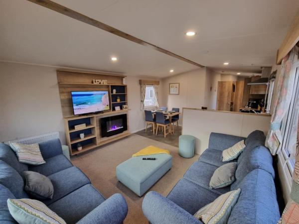 Golden Palm Resort - The Adelaide - Coastal Caravan Breaks - Anderby Creek