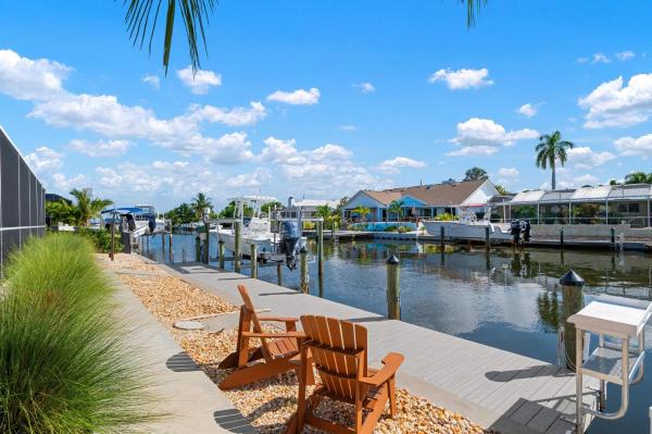 Coco Loco! Canal Front, Pool, Dock & More! - Bradenton, FL