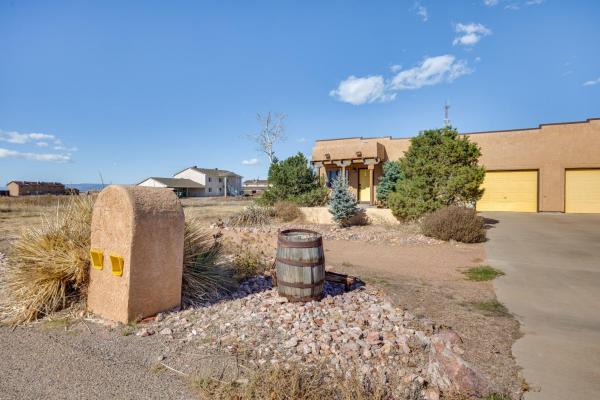 Mtn Views And Private Courtyard Home In Pueblo West - Lake Pueblo State Park, Pueblo