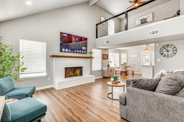 Modern Mobile Home With Deck And Fully Fenced Yard! - Mobile, AL