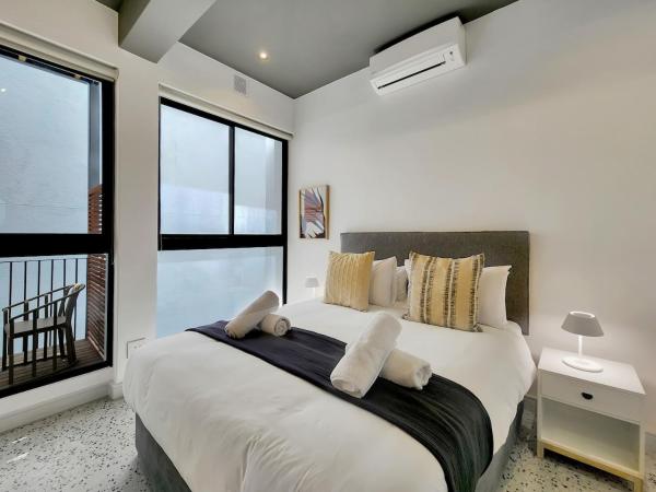 Worker Bee Home In The City - Le Cap