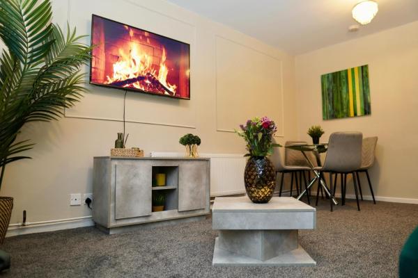Spacious 1bd Flat Near Central London, Office, Smart Tv - London
