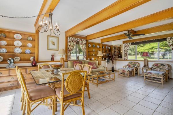 Hale Kamāoa Naalehu - Punaluʻu Beach, HI