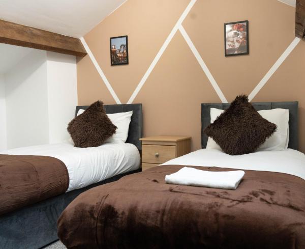 Contractors - Family - Relocators - Wolverhampton