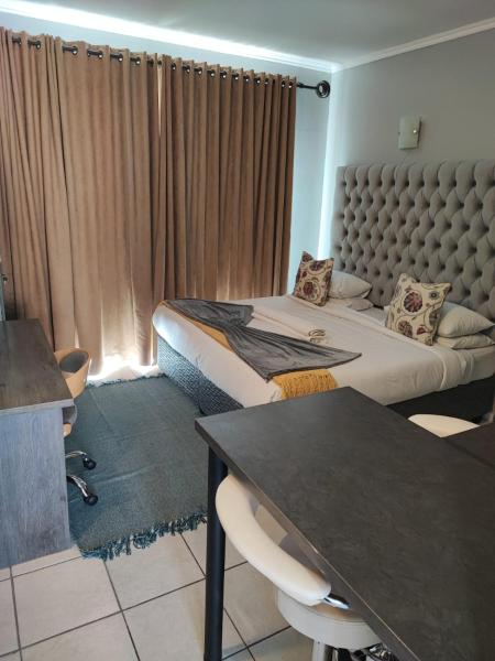 A47 Self Catering Apartment Inside Bains Lodge - Bloemfontein
