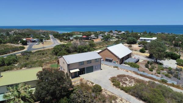 Dhu View - Views For Days - Guilderton
