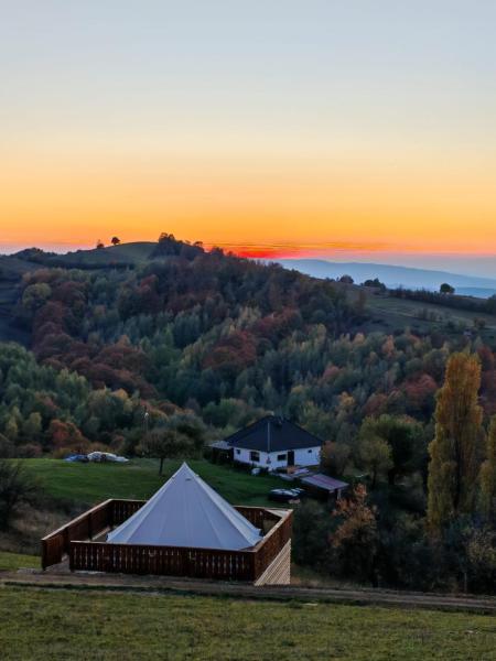 Apus Peste Maramu - Glamping - Maramureș