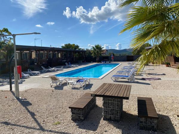 Chalet-mobilehome Mit Pool - Croatia