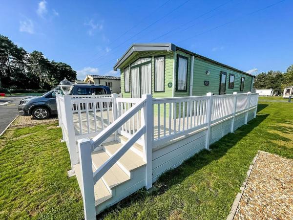 Lovely 6 Berth Caravan At Caldecott Hall Country Park, Norfolk Ref 91010c - Beccles