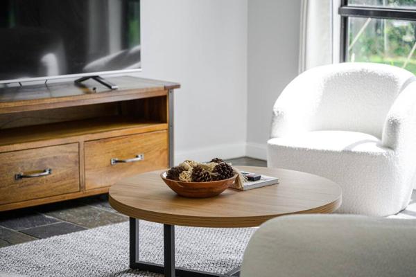 3br 1b Home W Private Backyard, Shared Game Room - Sydney