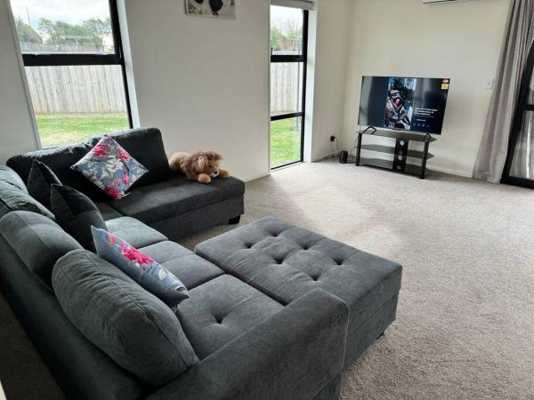 Location ,Location Sunny House In Rolleston - Rolleston