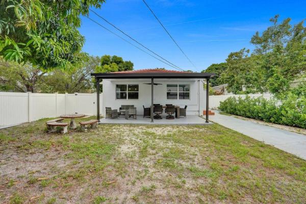 Hollywood Lux Retreat - Davie, FL