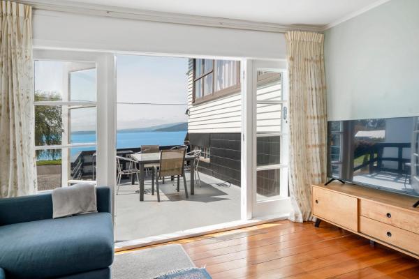 Authentic Kiwi Lodge By The Lake - Rotorua