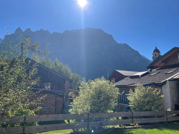 Ferienwohnung Mit Terrasse Und Garten Mit Blick Auf Das Karwendelgebirge - Mittenwald