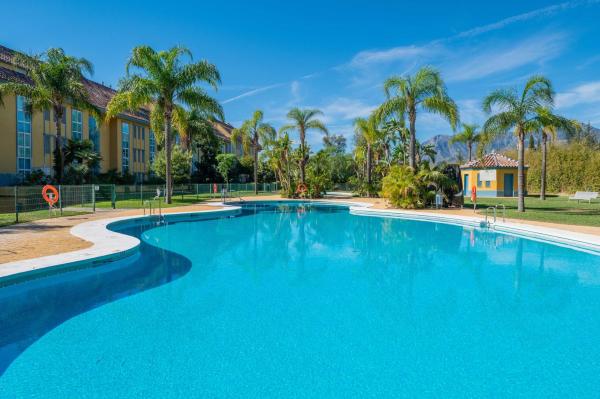 Acogedor ÁTico Con Vistas Al Mar En Bahia De Marbella - Marbella