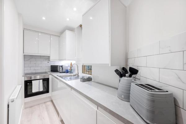 1 Bed Flat In South Kensington - Croydon, UK