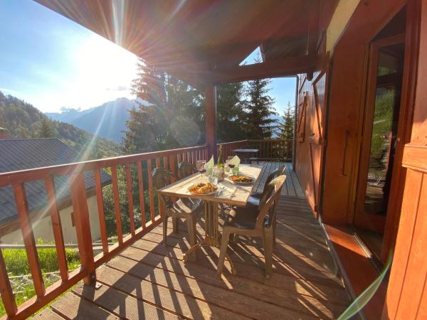Vrijstaand Chalet In Het Groen Met Ruim Terras En 6 Slaapkamers - Isère