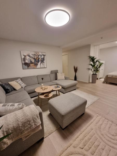 New Renovated Apartment Near The Airport With 3 Double Beds - Tromsø