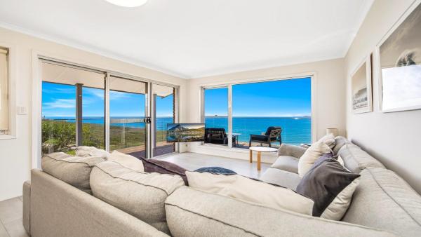 'Amazing 180 Degree Views' By Holidayco - Gosford