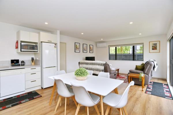 Broadbent Townhouse - Christchurch Holiday Homes - Christchurch