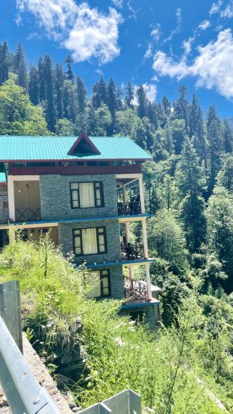 Yolo Hostel & Stay, Sojha, Jibhi - Himachal Pradesh