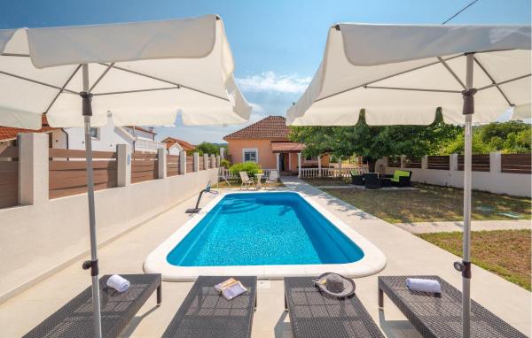 Lovely Home In Kosute - Sinj