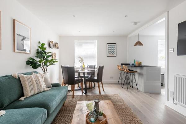 1 Bedroom Apt With Private Courtyard And Parking - Falmouth