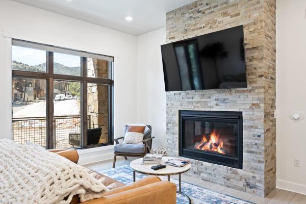 Room For 4, Modern Mountain Chic Interiors, Large Hot Tub, 5 Min Walk To Lift - Utah