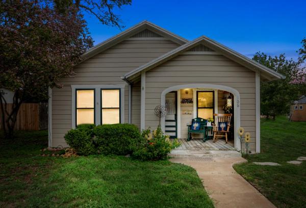 Deannie's Cottage - Fredericksburg, TX