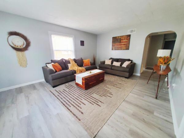 Central Louisville Gem King Size Bed - Louisville, KY