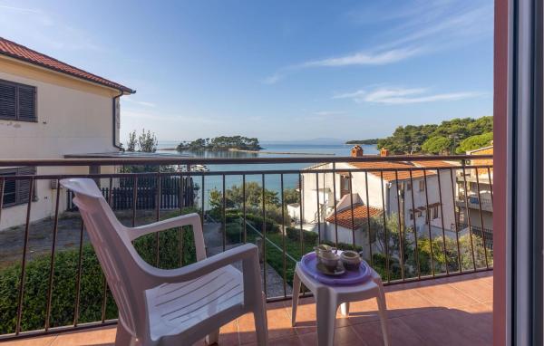 2 Bedroom Stunning Apartment In Banjol - Rab