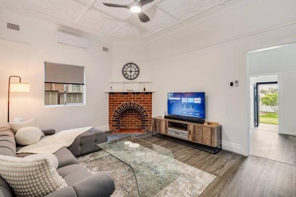 Spacious 3-bedroom Family Home In Concord's Heart! - Ryde