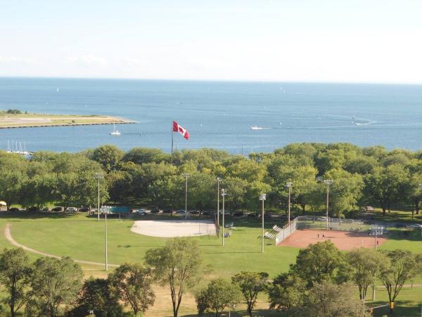 City View Towers - Steps To Cn Tower - Pool & Hot Tub - Free Parking - Toronto