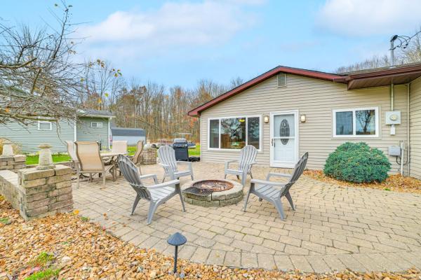 Steps To Long Lake Cabin With Patio In Harrison! - Michigan