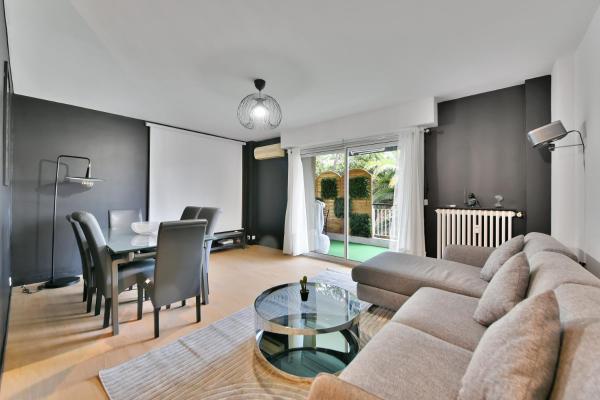 Le Sun Valley - Vidéoprojecteur Et Terrasse Zen - Cannes