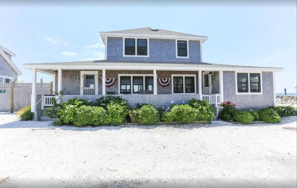 Truro Beachfront House For A Group - Provincetown, MA