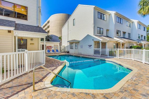 Walk To Ocean: Myrtle Beach Townhome W/ Patio - Myrtle Beach, SC