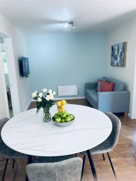 Ivy Cottage Two Bedroom & Garden In Temple Fortune - Brentford
