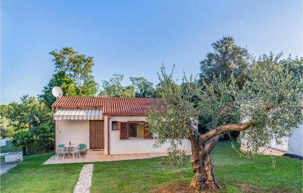 Stunning Home In Banjole With Kitchen - Pješčana Uvala