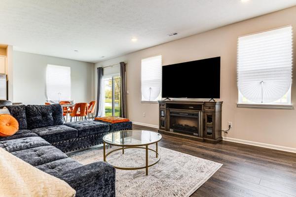 5 Mi To Fort Harrison Home With Pool Access! - Greenfield, IN