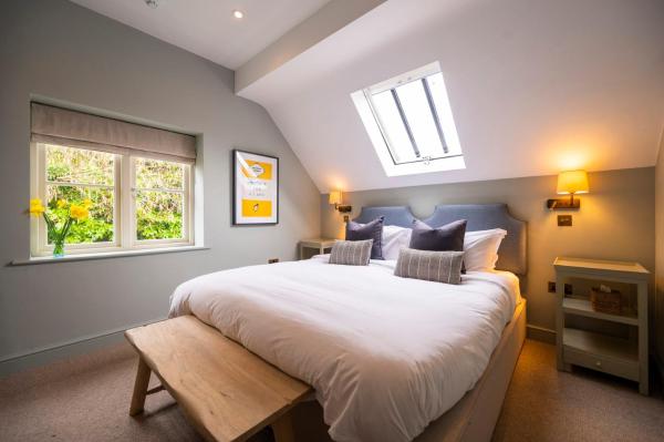 The Bottle & Glass Inn - Book All 3 Rooms - Reading