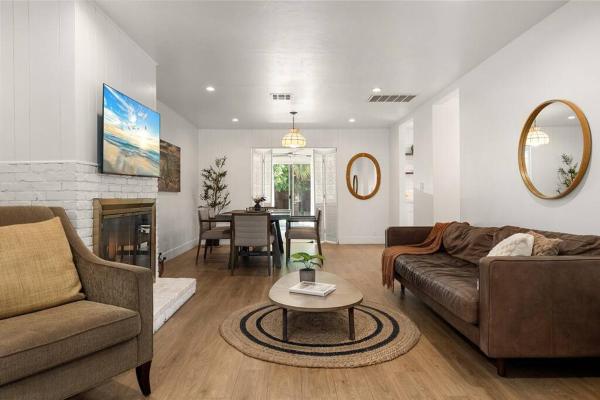 1970s Style Cozy Home With Fireplace Yard And Hot Tub - Redondo Beach, CA