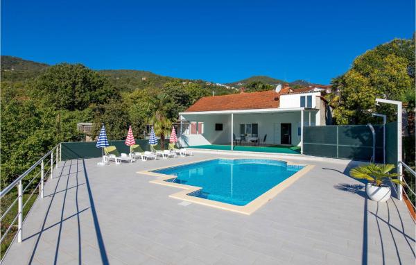 Amazing Home In Ika With House Sea View - Laurana